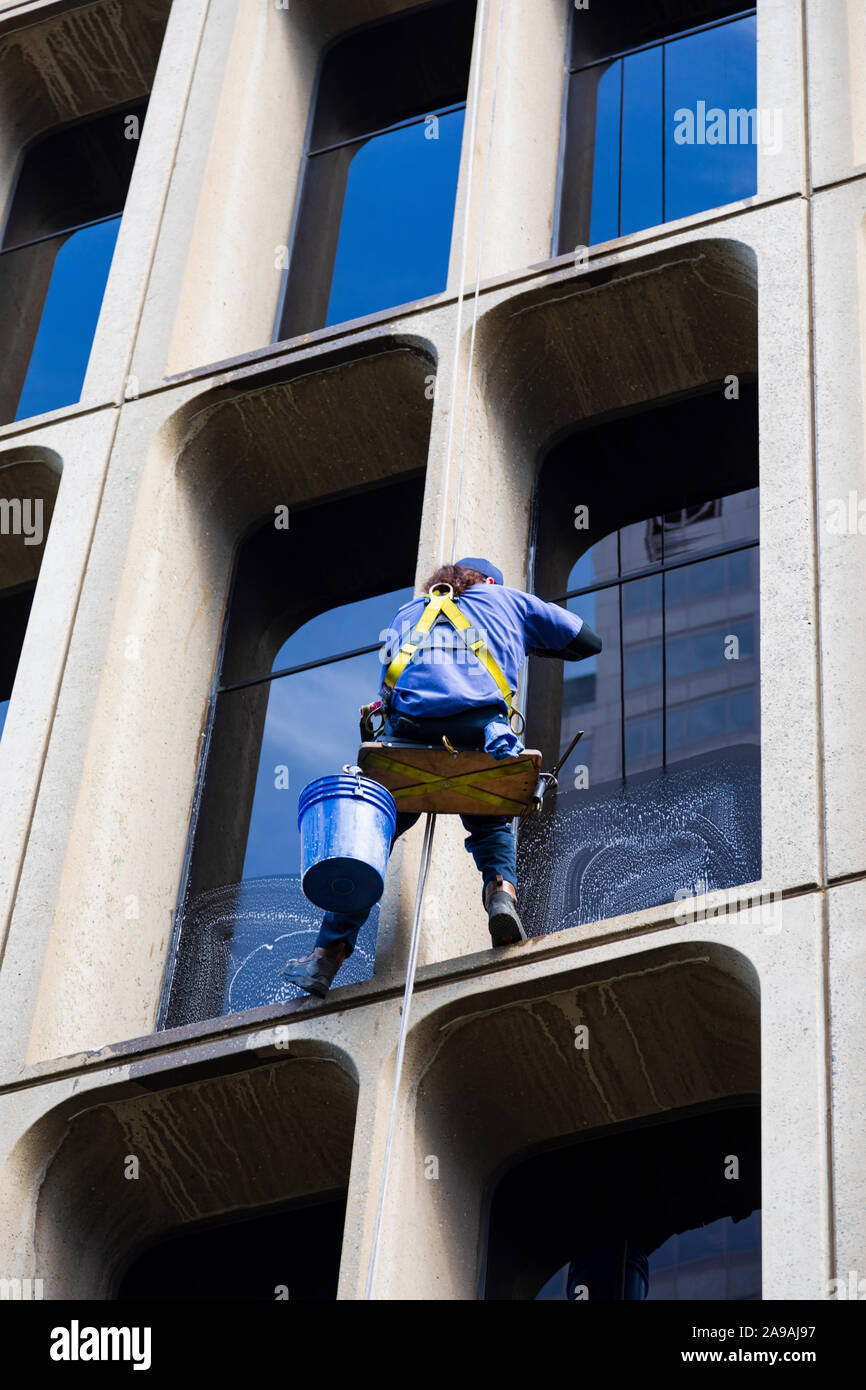 Window cleaner skyscraper hi-res stock photography and images - Alamy