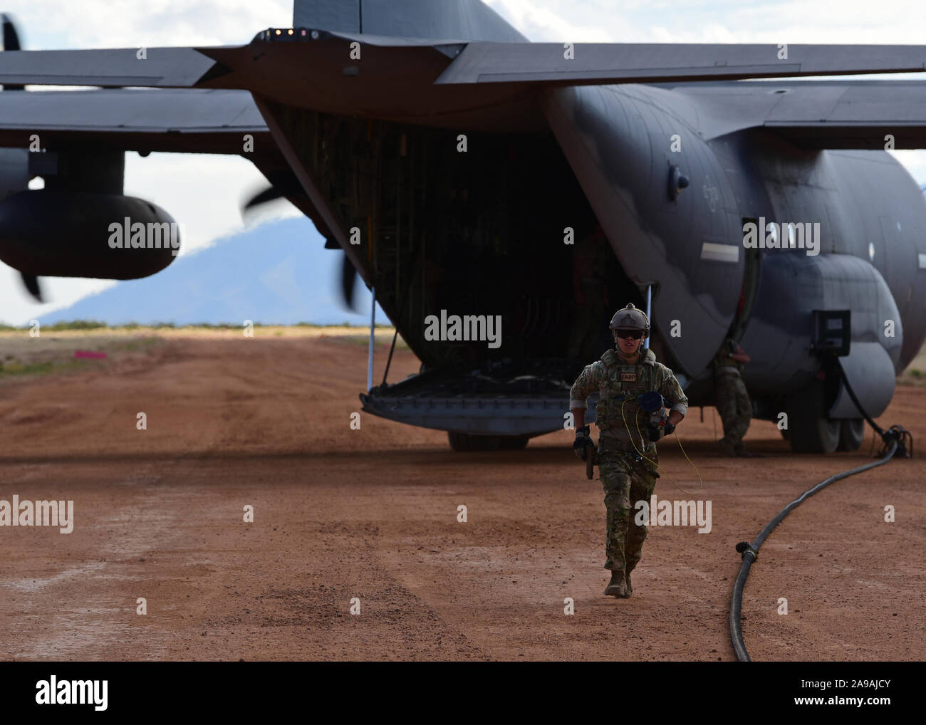 Forward area refueling point airmen hi-res stock photography and images ...