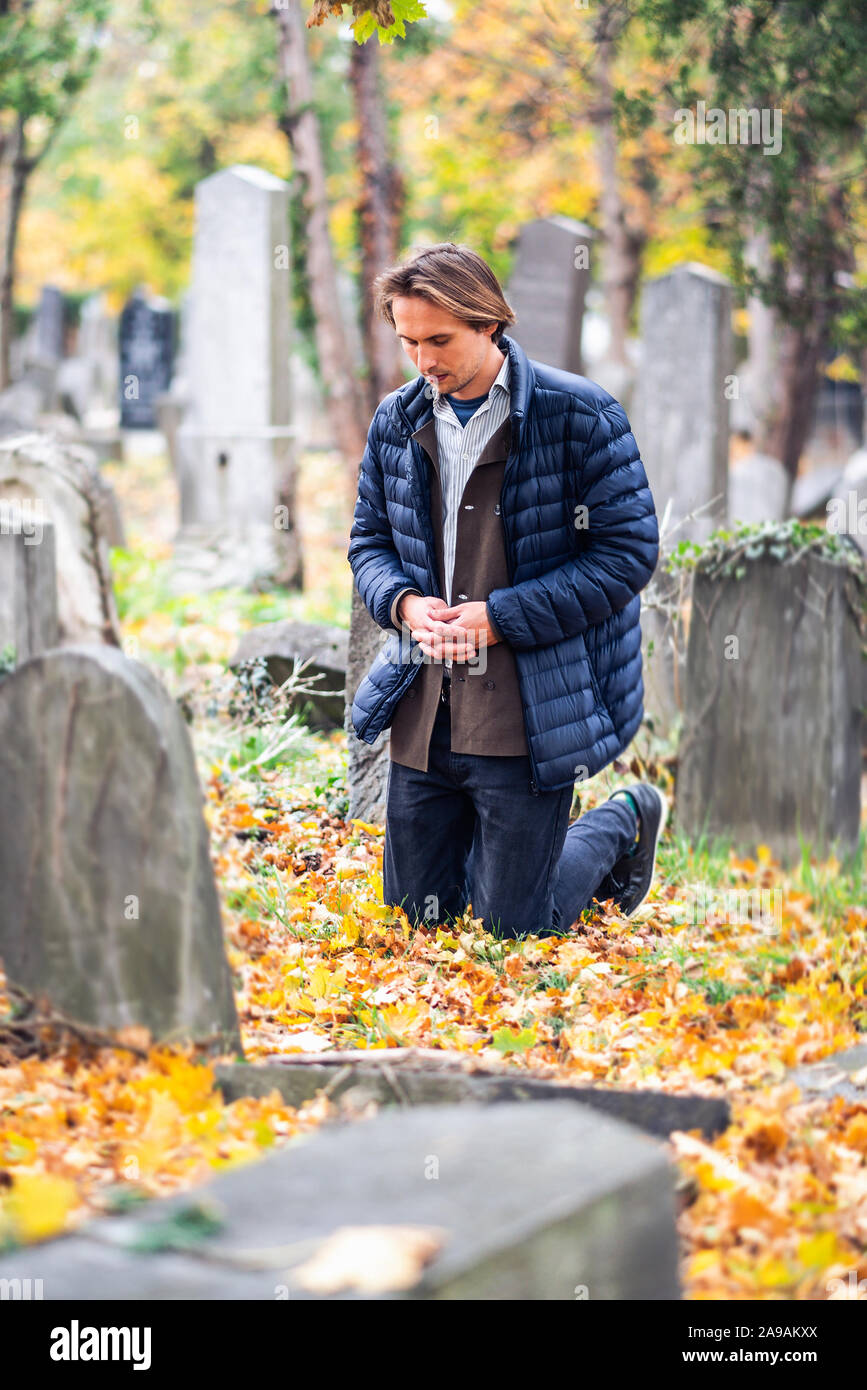 Man hand grave stone hi-res stock photography and images - Alamy