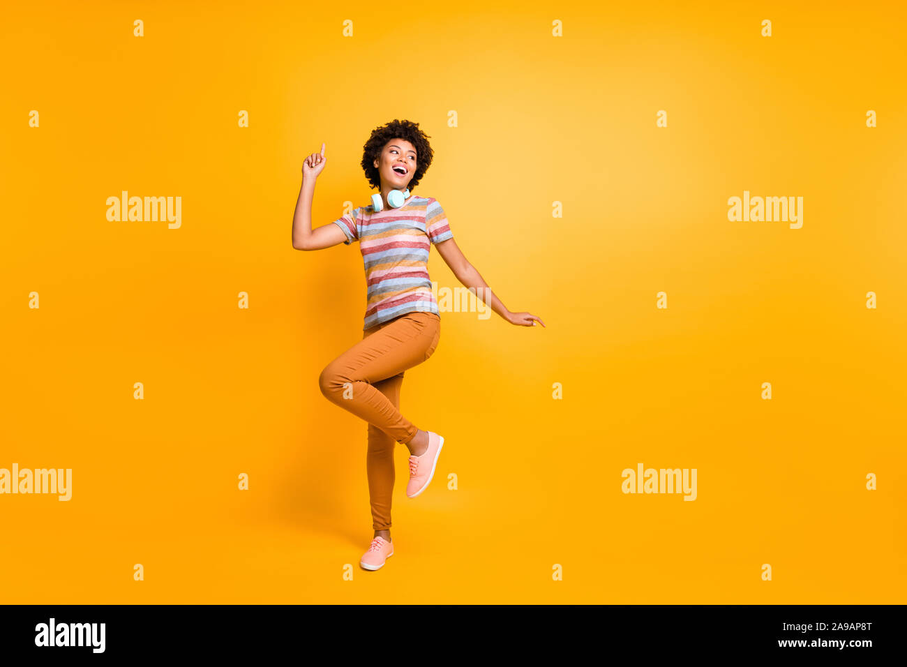 Afro pop dance hi-res stock photography and images - Alamy