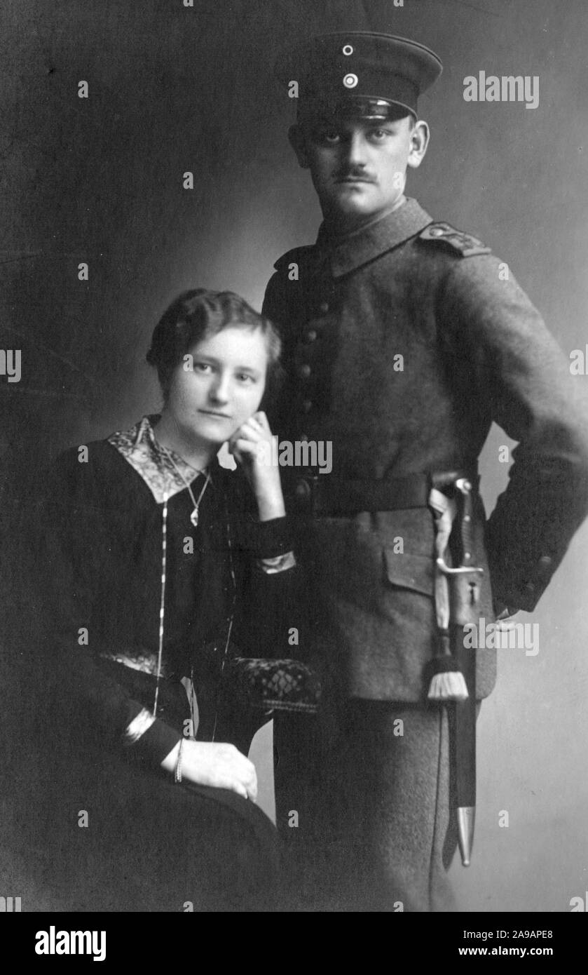 Ww1 soldier wife hi-res stock photography and images - Alamy