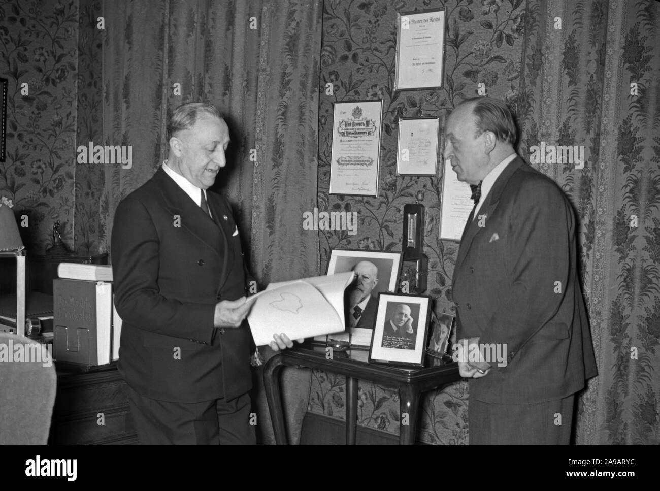 Preparing an opera performance, Germany 1940s Stock Photo - Alamy