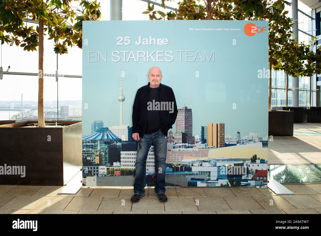 Hamburg, Germany. 14th Nov, 2019. The actor Florian Martens is standing ...