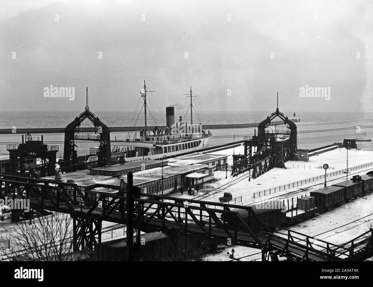 Rail railway railways railroad Black and White Stock Photos & Images ...