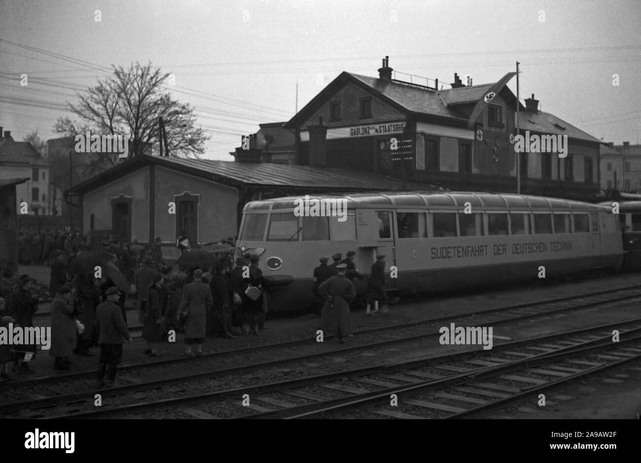 Germany 1930s train platform hi-res stock photography and images - Alamy