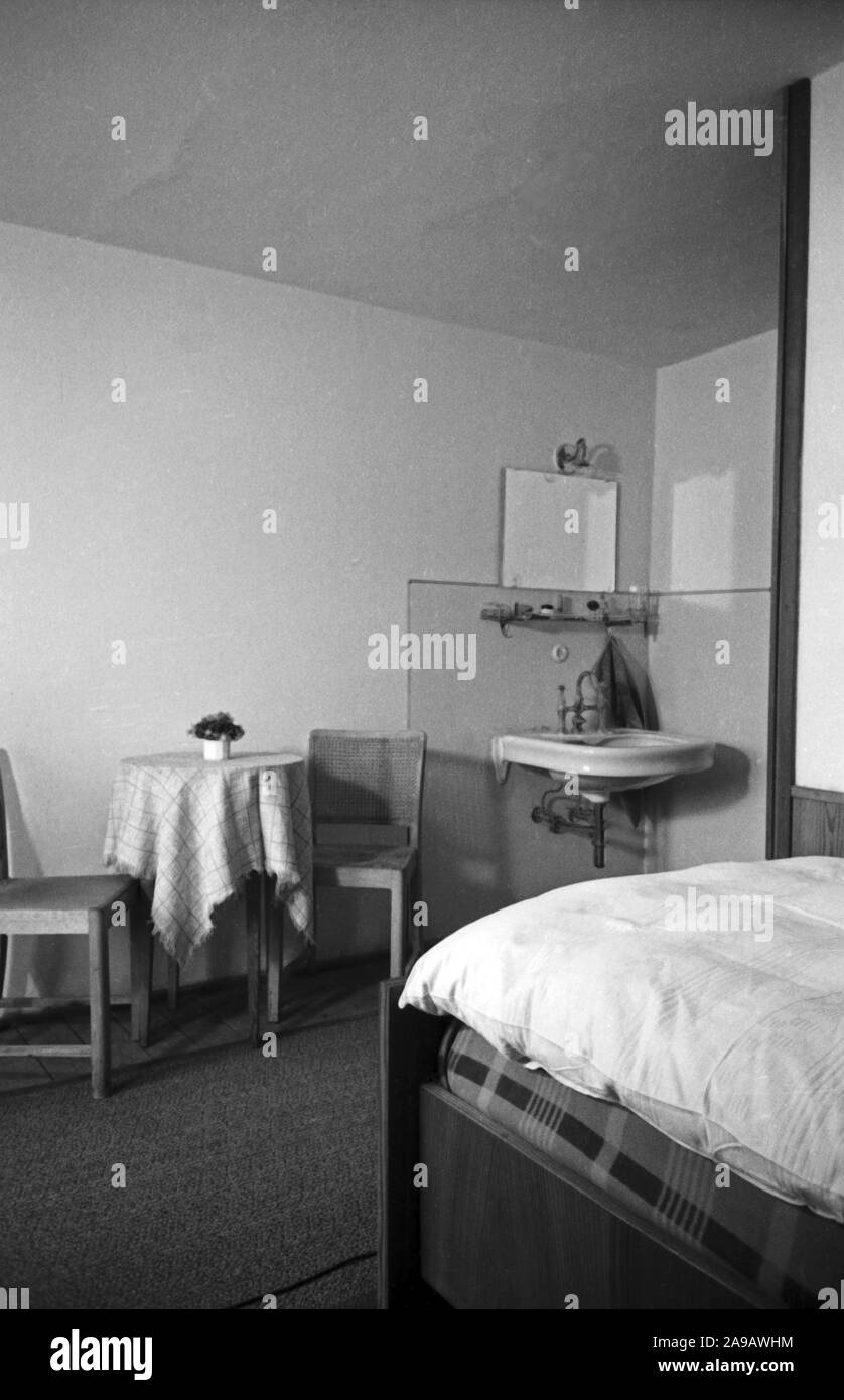 1940s pub interior hi-res stock photography and images - Alamy