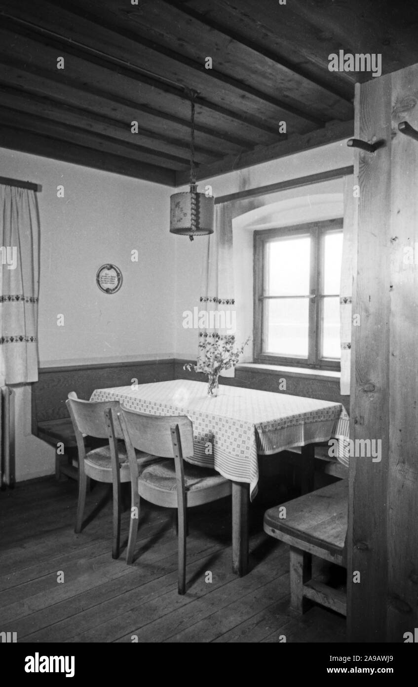 1940s pub interior hi-res stock photography and images - Alamy