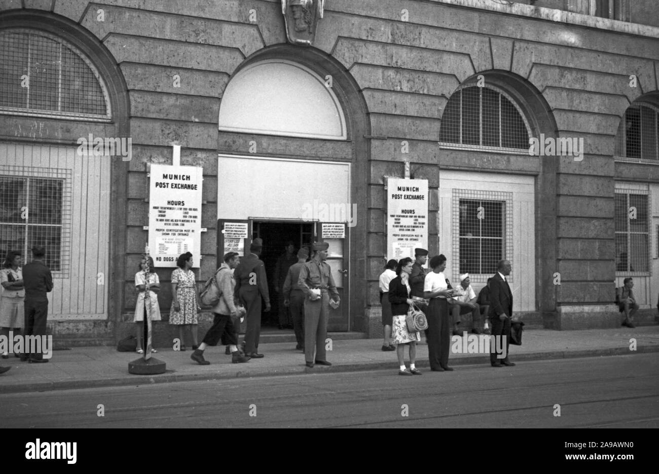 American GI soldiers at a currency change point in Munich, Germany ...