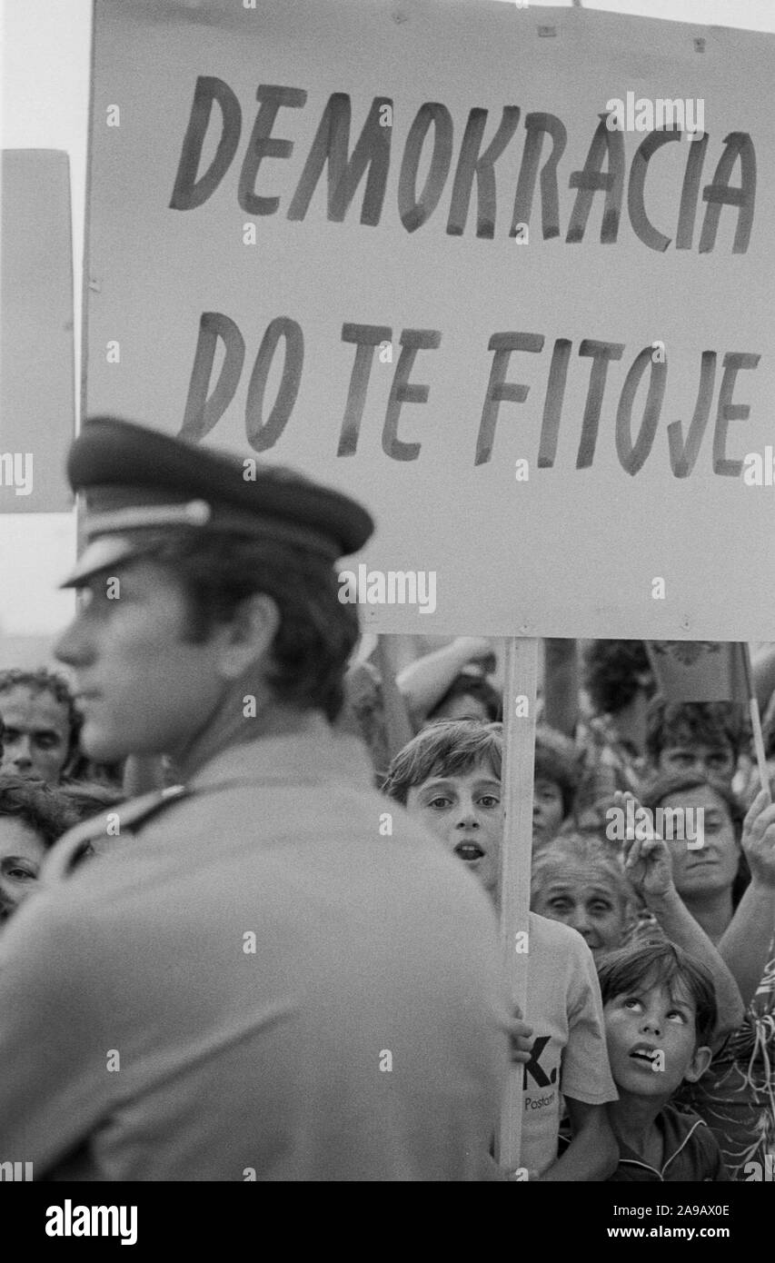 Pro democracy signs hi-res stock photography and images - Alamy