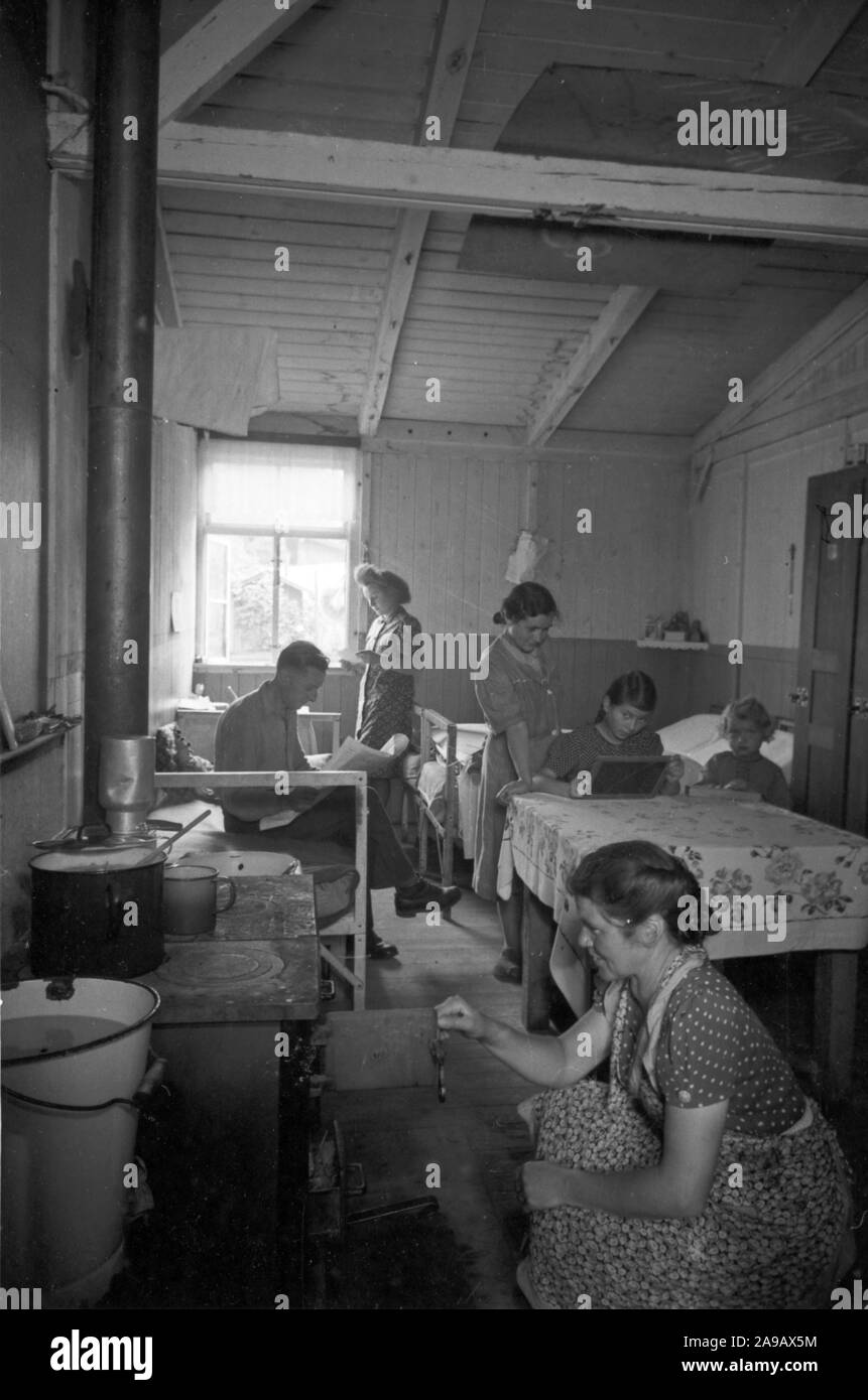 1940s era woman Black and White Stock Photos & Images - Alamy