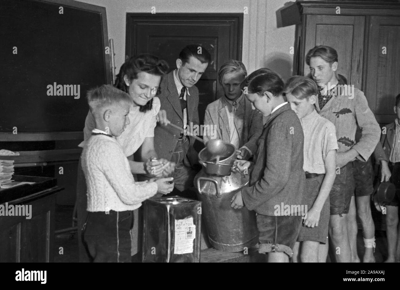 Children get the school lunch, Germany 1940s Stock Photo - Alamy
