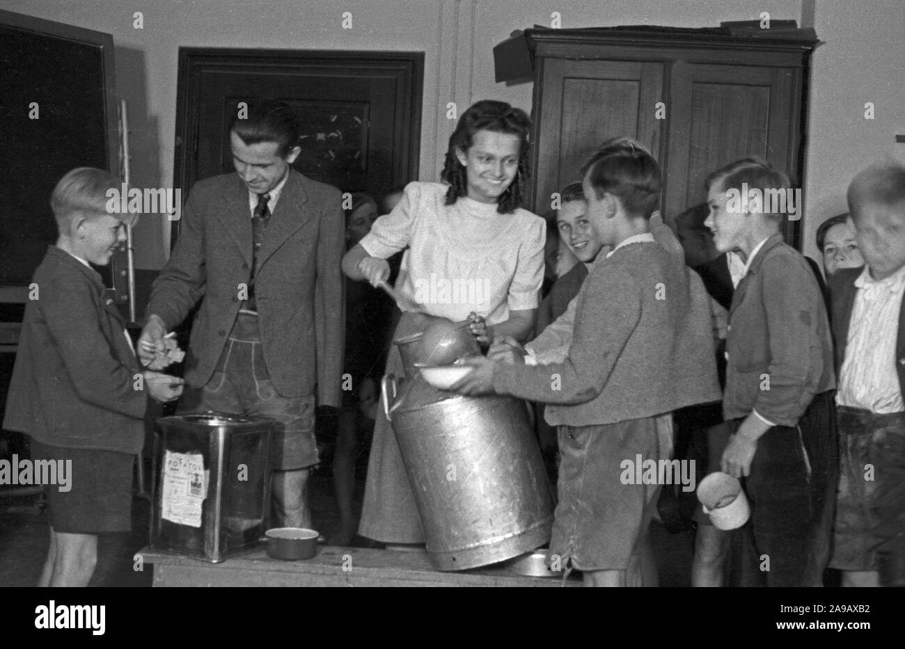 Children get the school lunch, Germany 1940s Stock Photo - Alamy