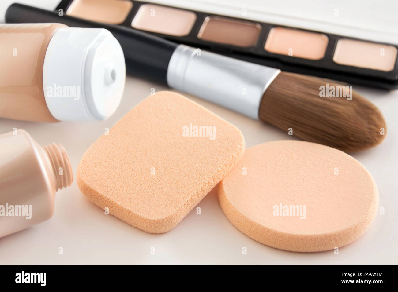 Contouring tools hi-res stock photography and images - Alamy