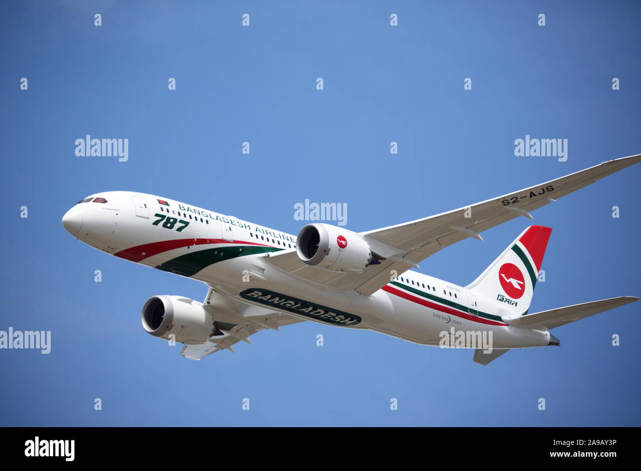 Boeing demonstrated its 787 in the Bangladesh Airlines livery at the ...