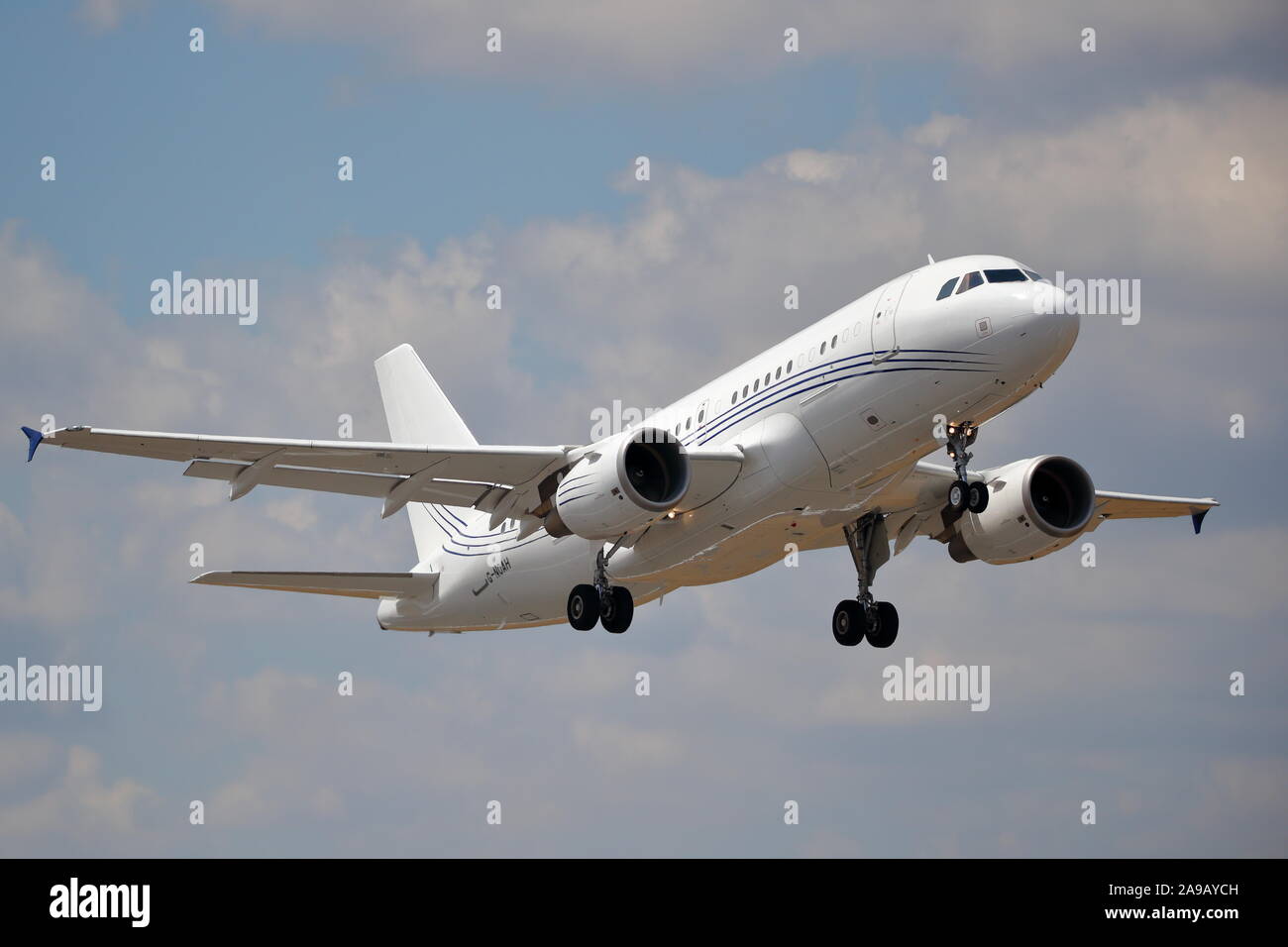 Airbus ACJ318 G-NOAH business jet taking off at Farnborough ...