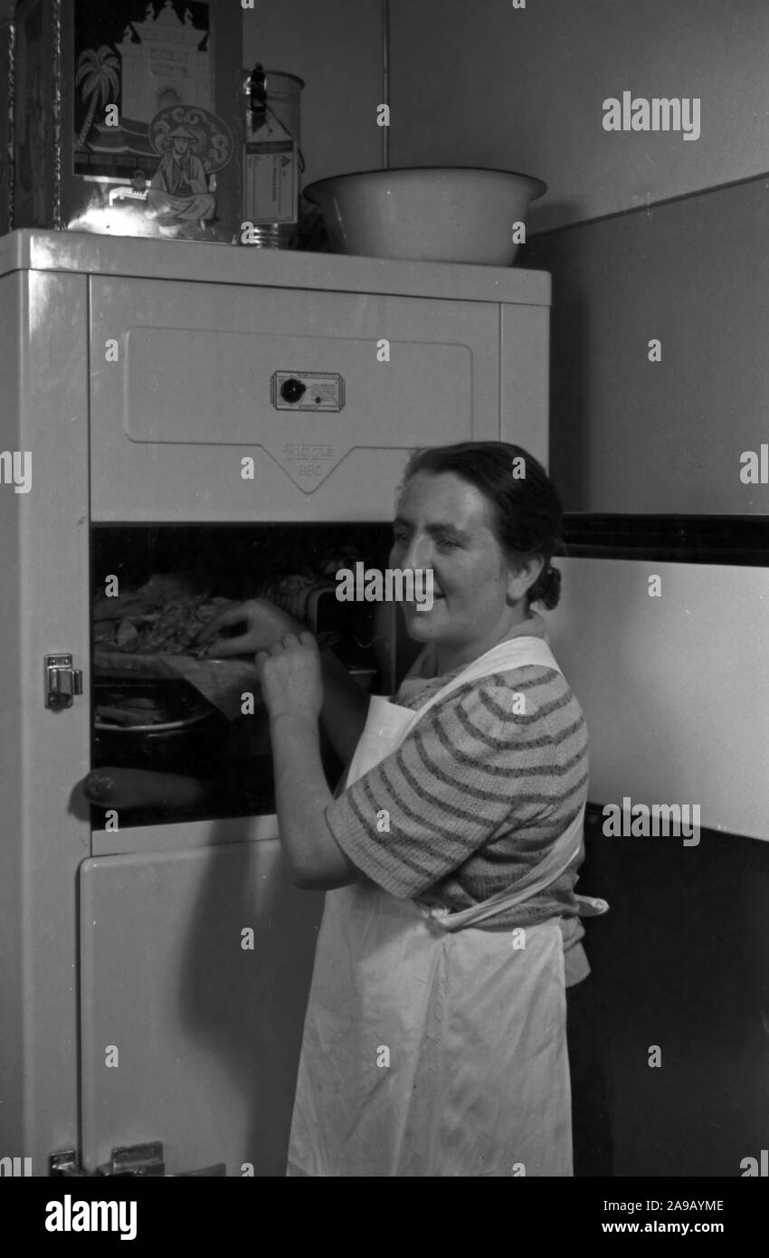 Daily business at an apprentice home of the NSV organization at Berlin ...