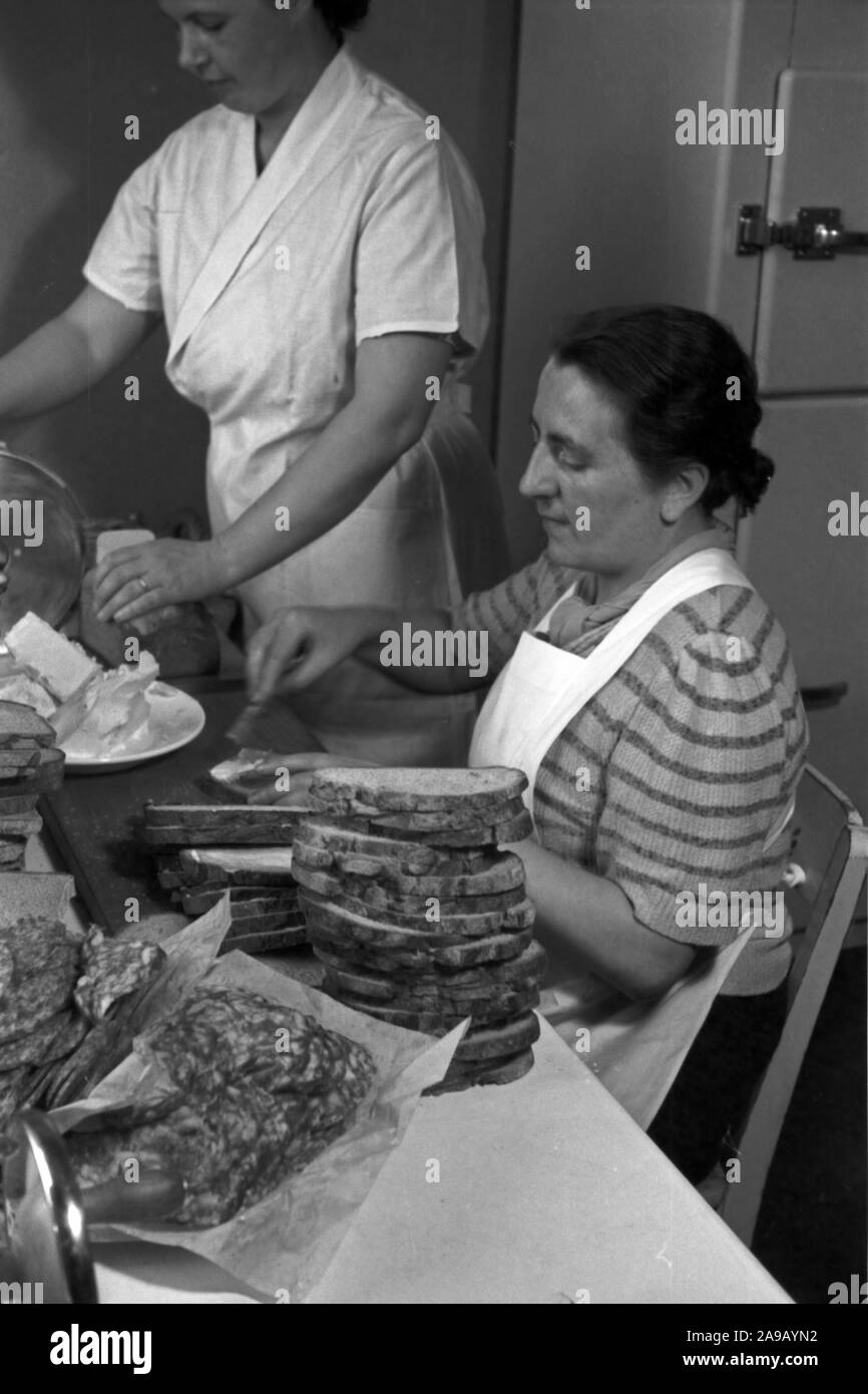 Daily business at an apprentice home of the NSV organization at Berlin ...