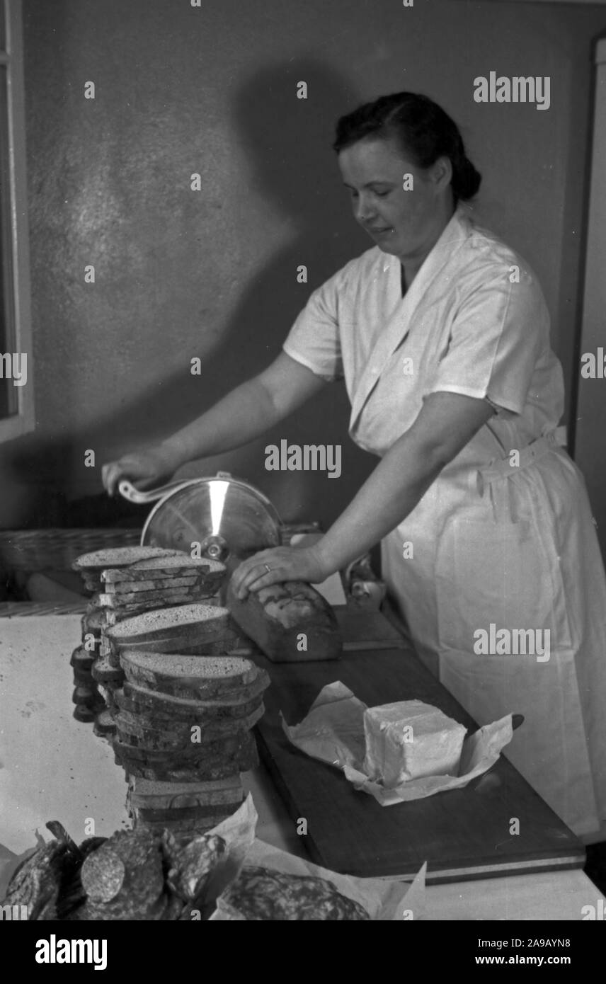 Daily business at an apprentice home of the NSV organization at Berlin ...