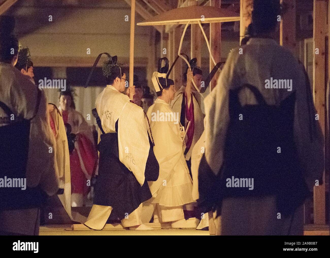 Tokyo, Japan. 14th Nov, 2019. Japanese Emperor Naruhito clad in white ...