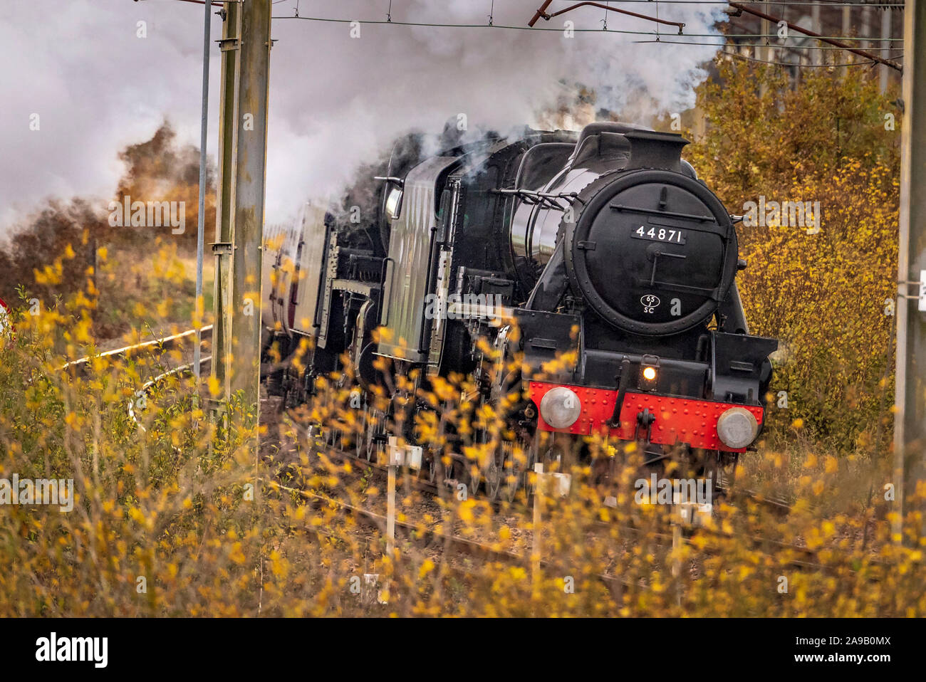 Stanier Black Five steam engine 44871 leading The Lancashire Fusilier ...