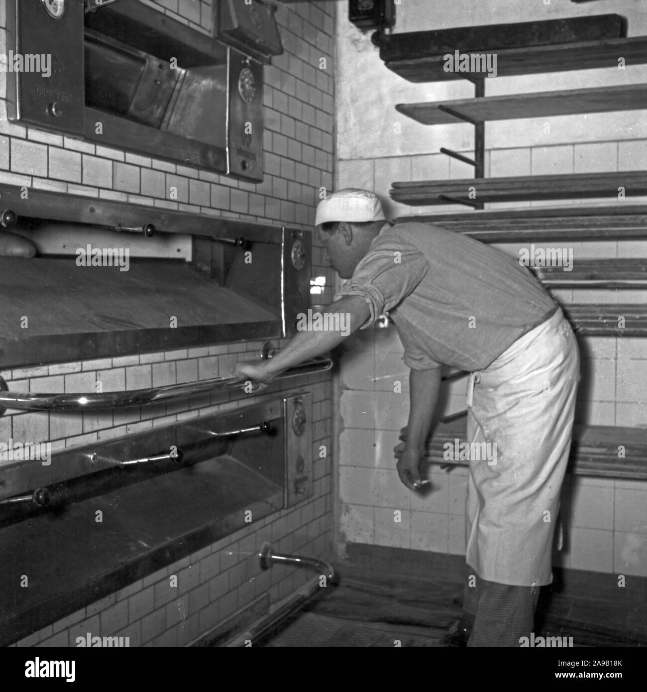 Bakerman 1950 hi-res stock photography and images - Alamy