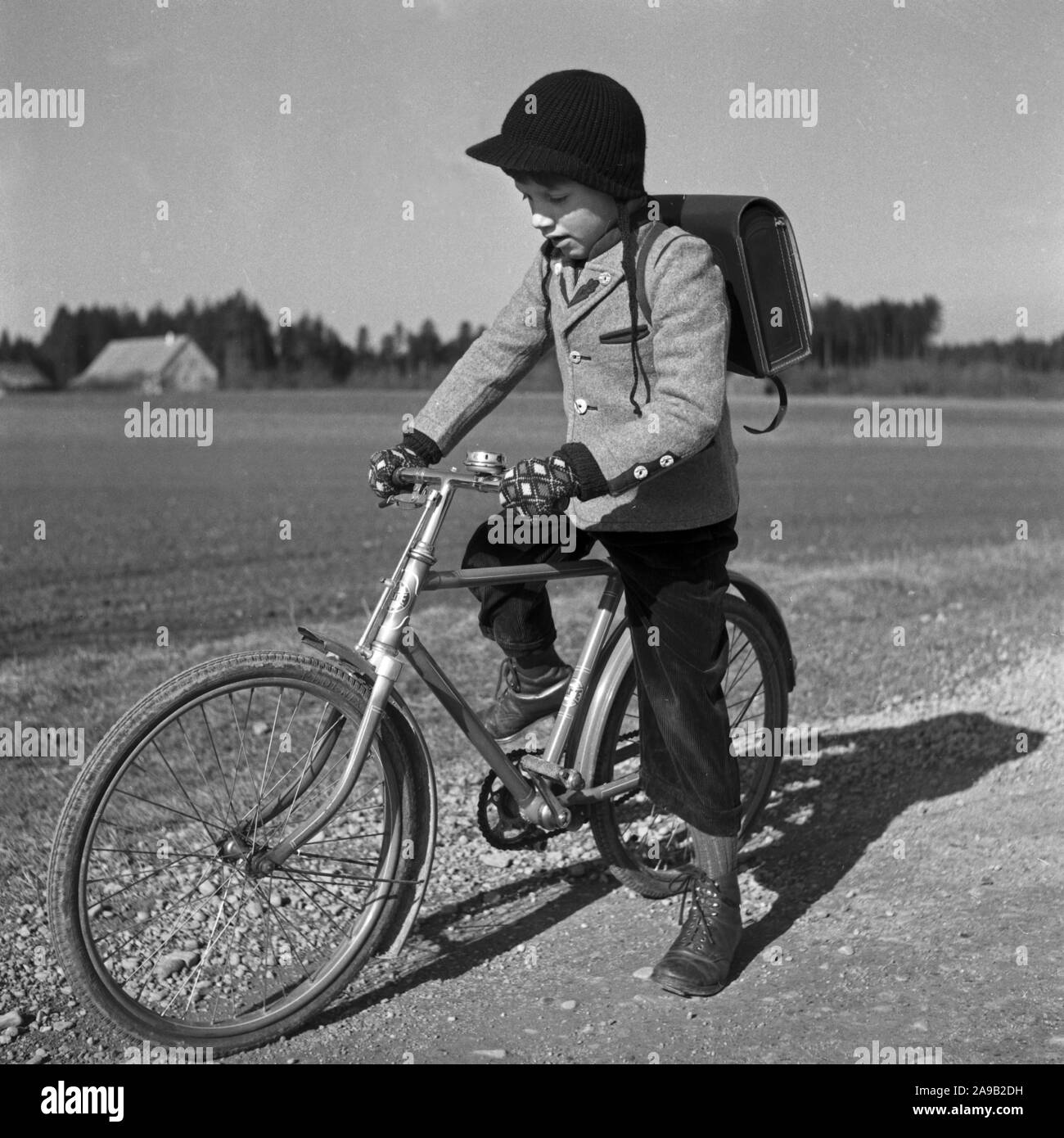 1950s bicycle boy hi-res stock photography and images - Alamy