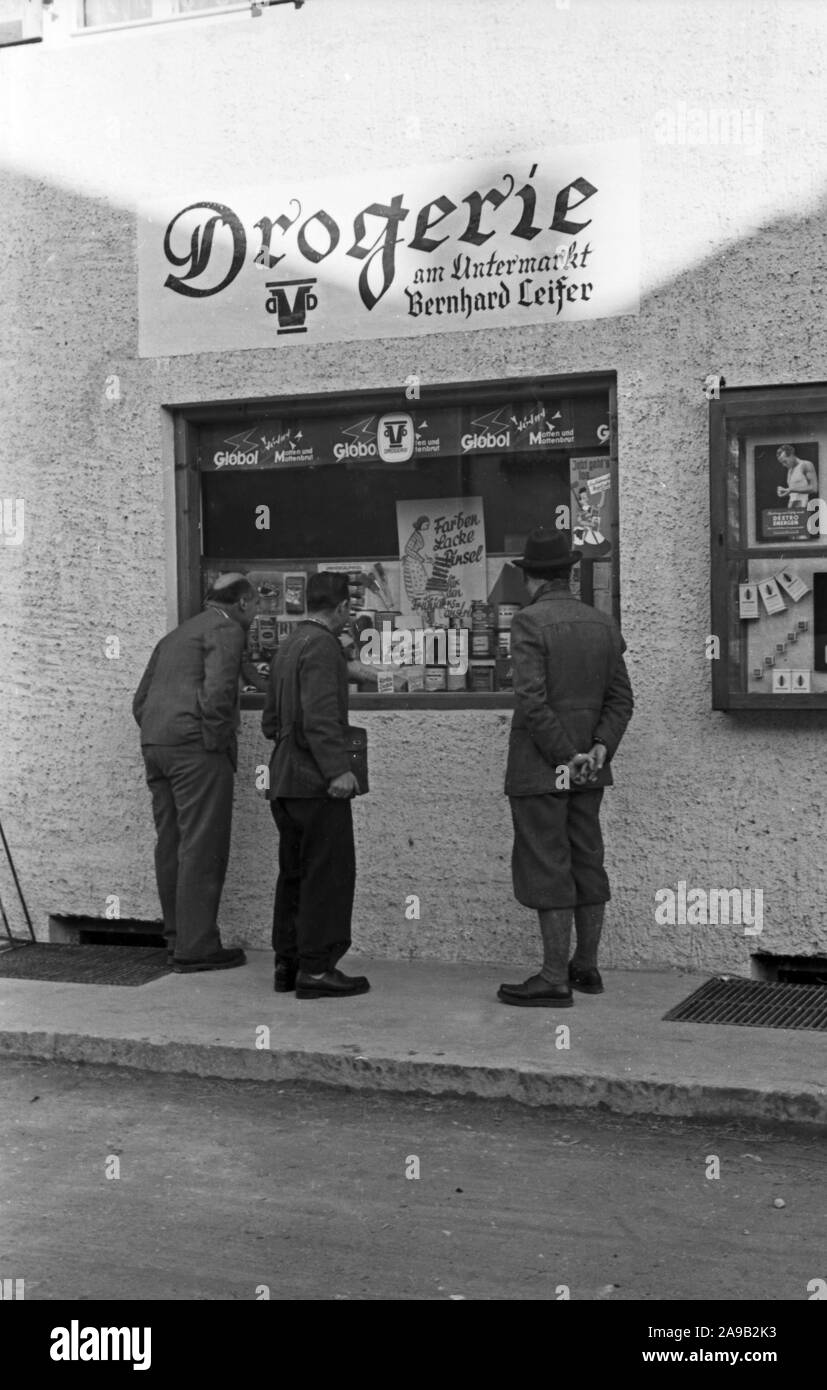 1930s shop front Black and White Stock Photos & Images - Alamy