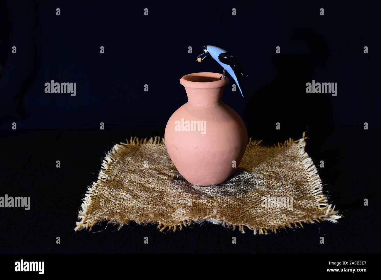 Aesop's crow and pitcher hi-res stock photography and images - Alamy