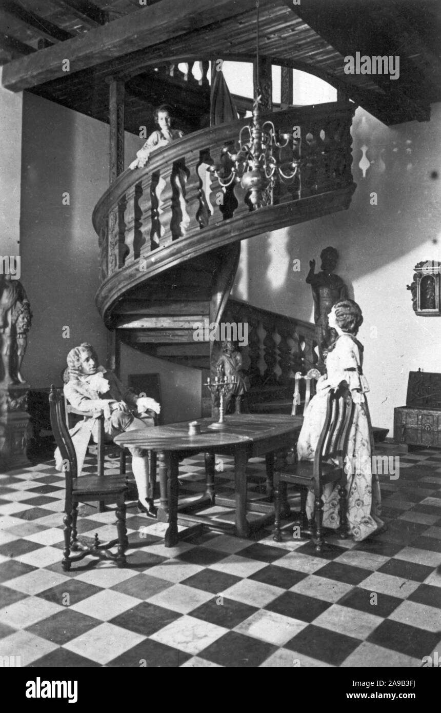 Rococo period clothing hi-res stock photography and images - Alamy