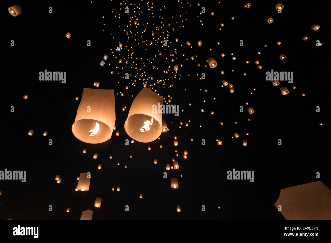 Release sky lanterns during light hi-res stock photography and images ...