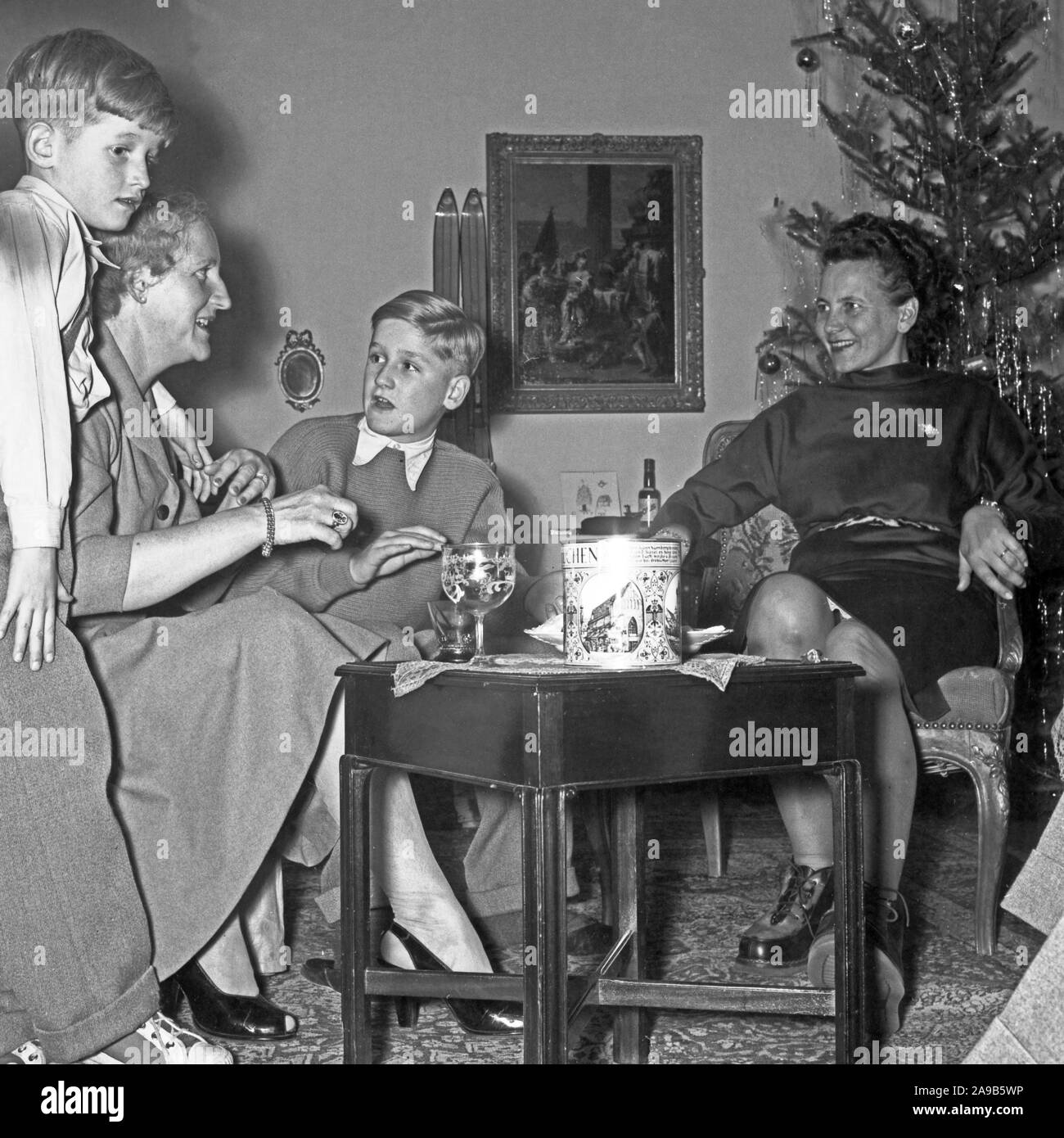 1957 christmas Black and White Stock Photos & Images - Alamy