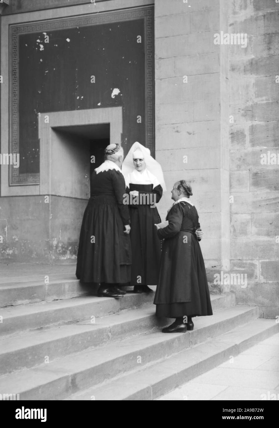Nuns convent Black and White Stock Photos & Images - Alamy