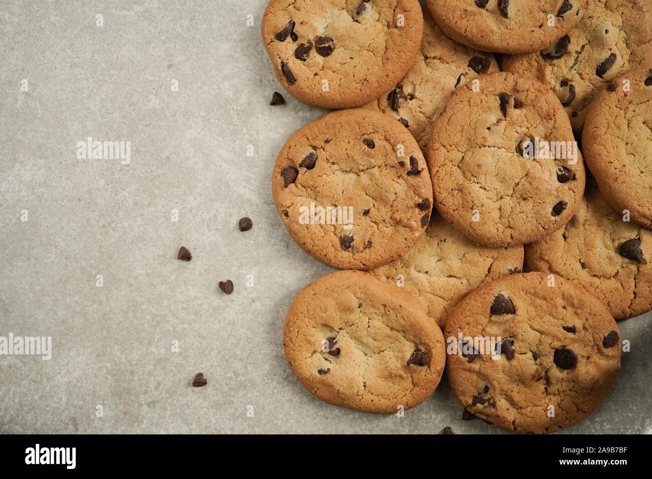 Chocolate chip cookies close up background Stock Photo - Alamy