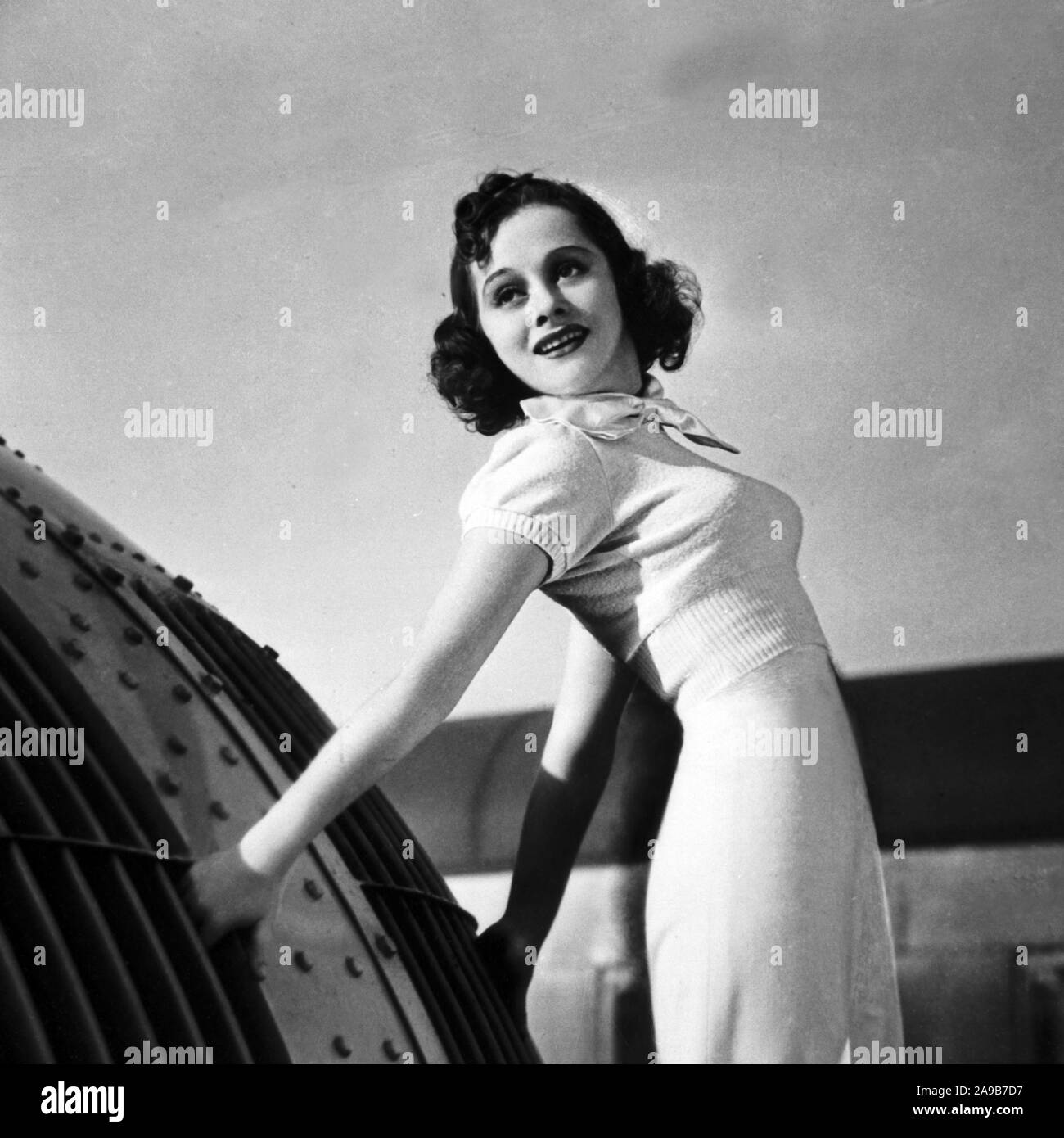 1930s modeling hi-res stock photography and images - Alamy