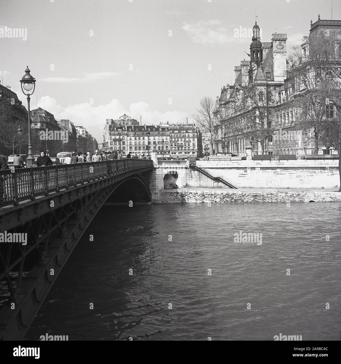 Hotel paris 50s hi-res stock photography and images - Alamy