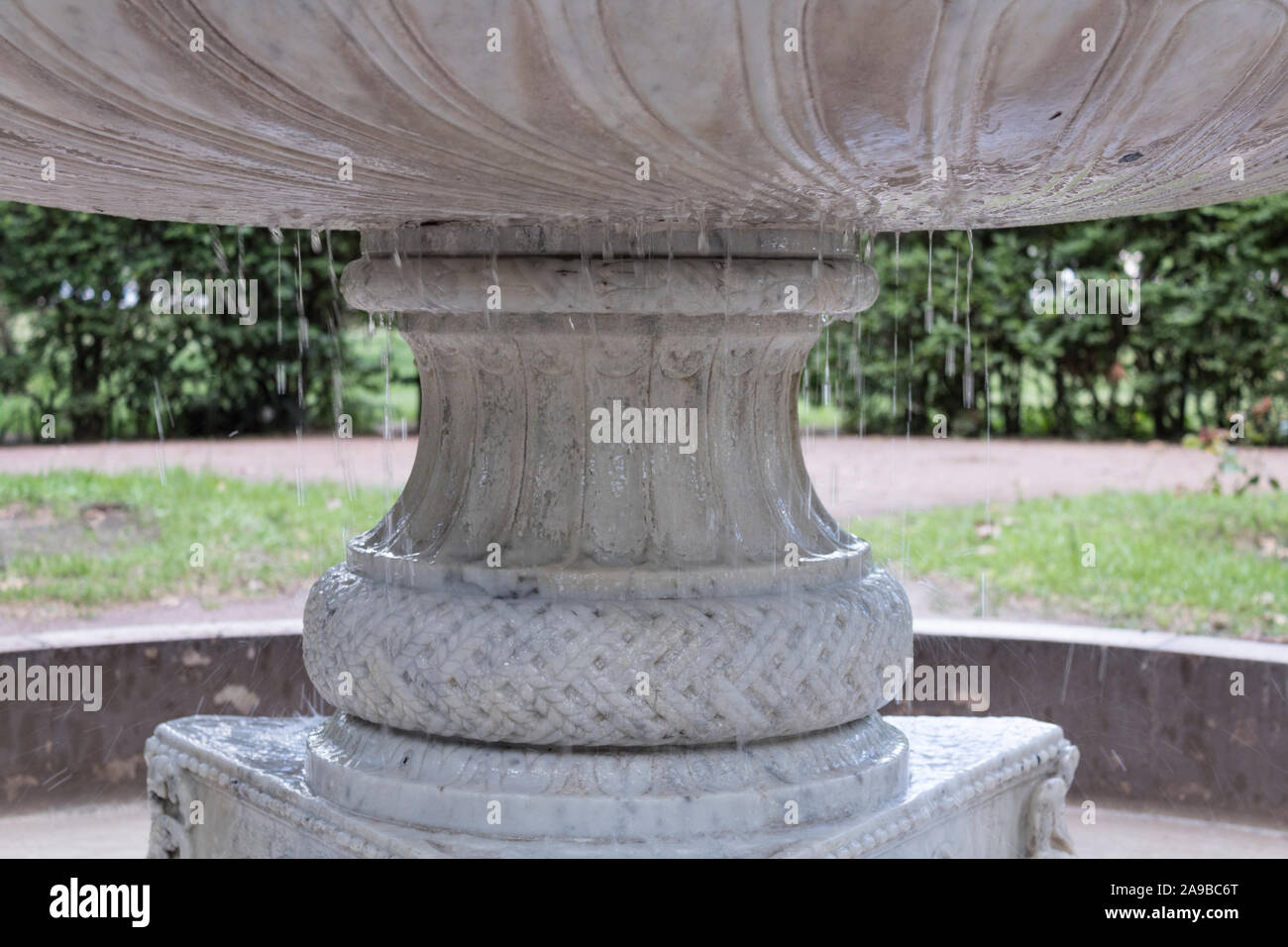 This fountain belongs to a greco roman patio in the city park. water ...