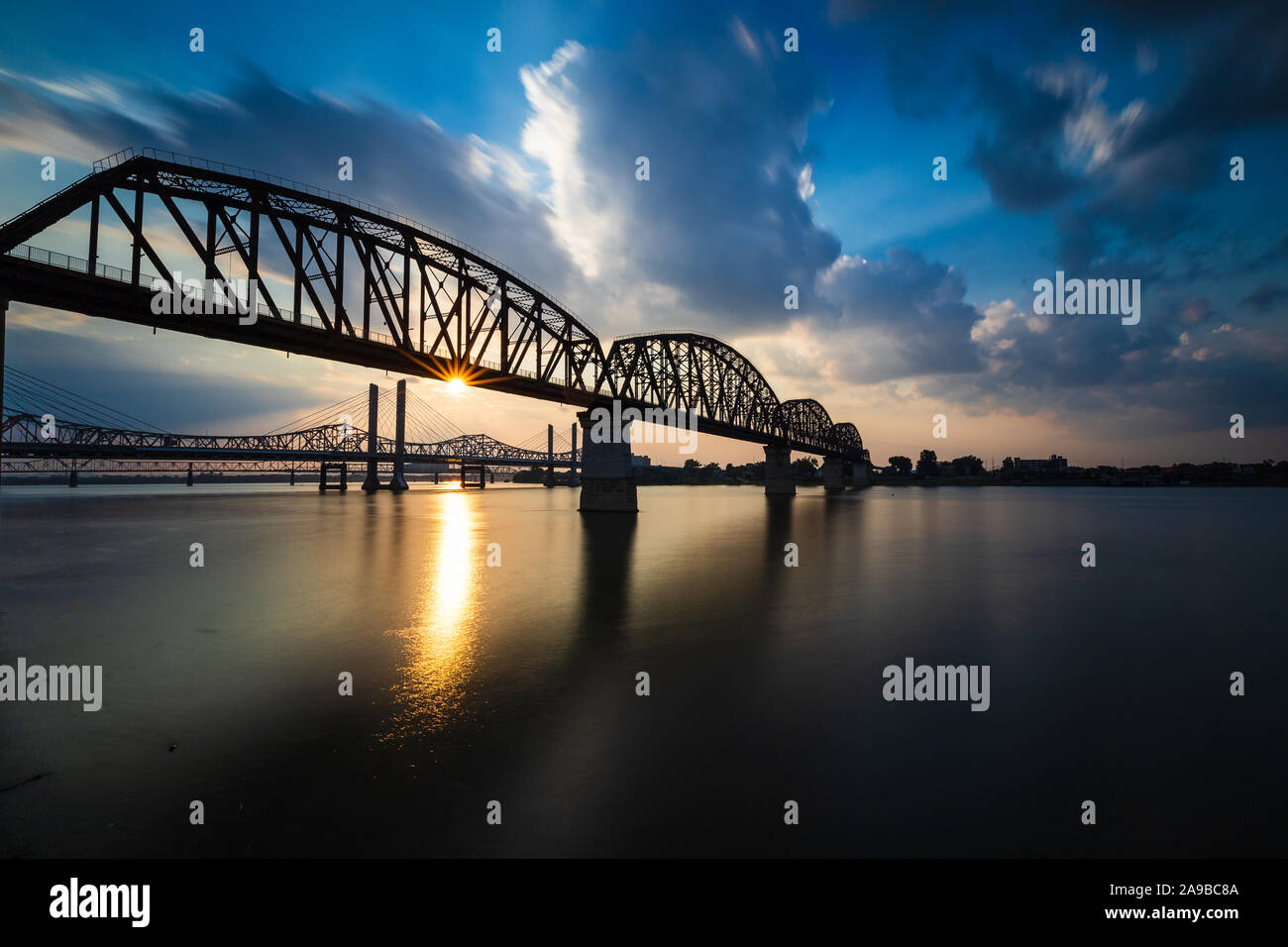 Kentucky indiana bridge over hi-res stock photography and images - Alamy