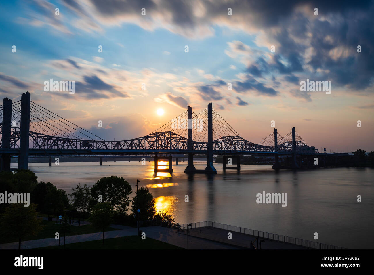 The Abraham Lincoln Bridge crosses the Ohio River that connects ...