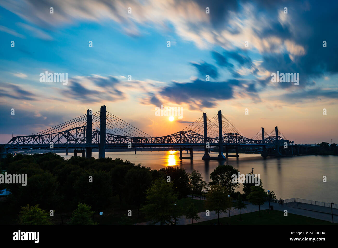 The Abraham Lincoln Bridge crosses the Ohio River that connects ...