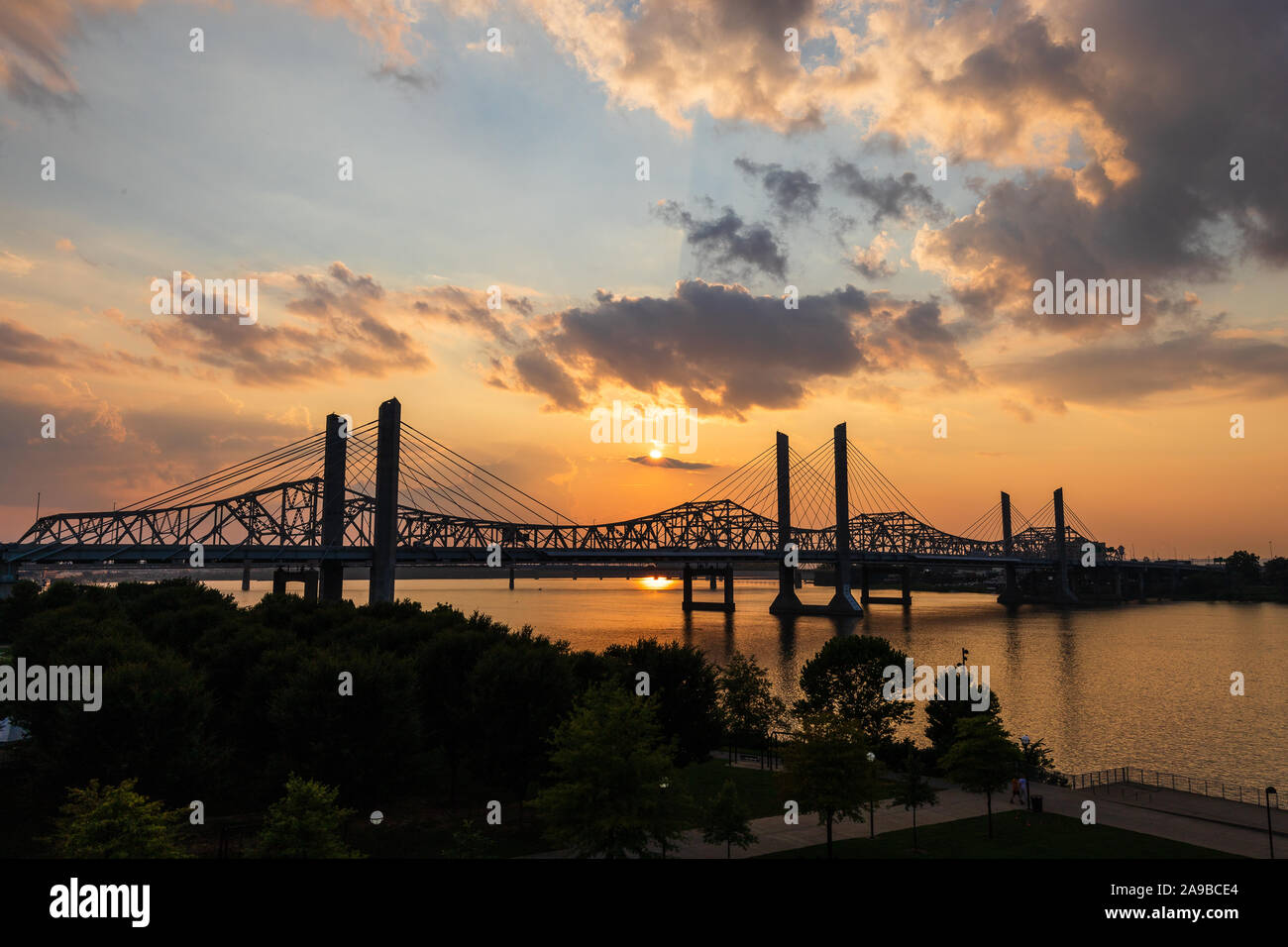 The Abraham Lincoln Bridge crosses the Ohio River that connects ...