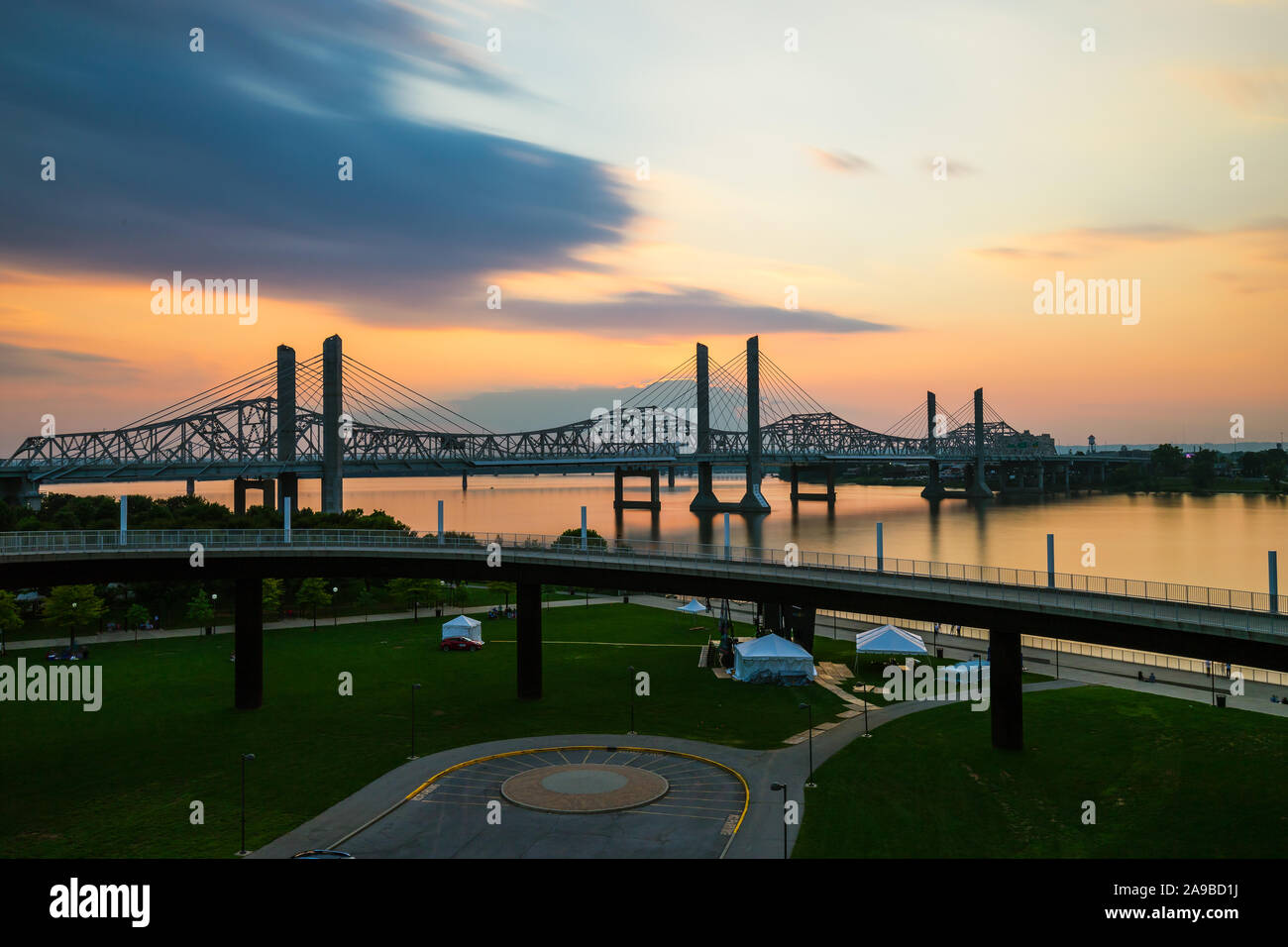 The Abraham Lincoln Bridge crosses the Ohio River that connects ...