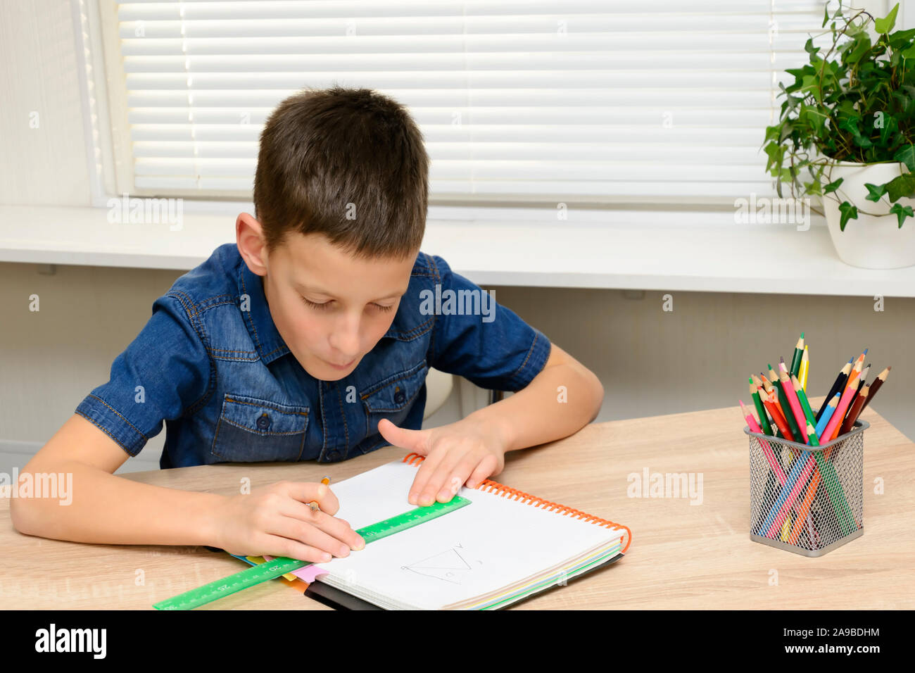Boy draw hi-res stock photography and images - Alamy