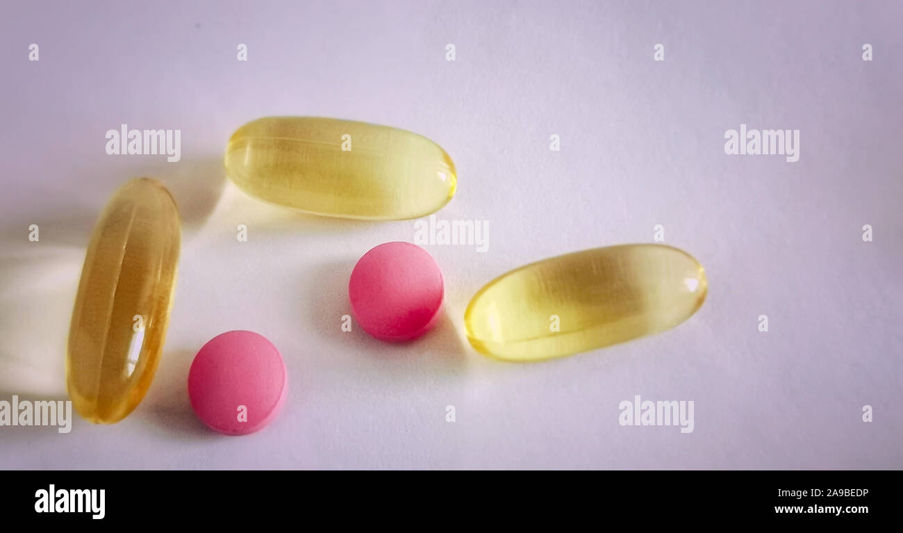 Pharmacy and medicine: tablets and capsules close-up Stock Photo - Alamy