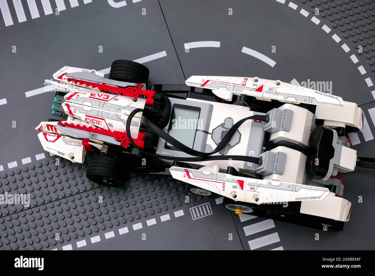 Lego mindstorms ev3 robot hi-res stock photography and images - Alamy