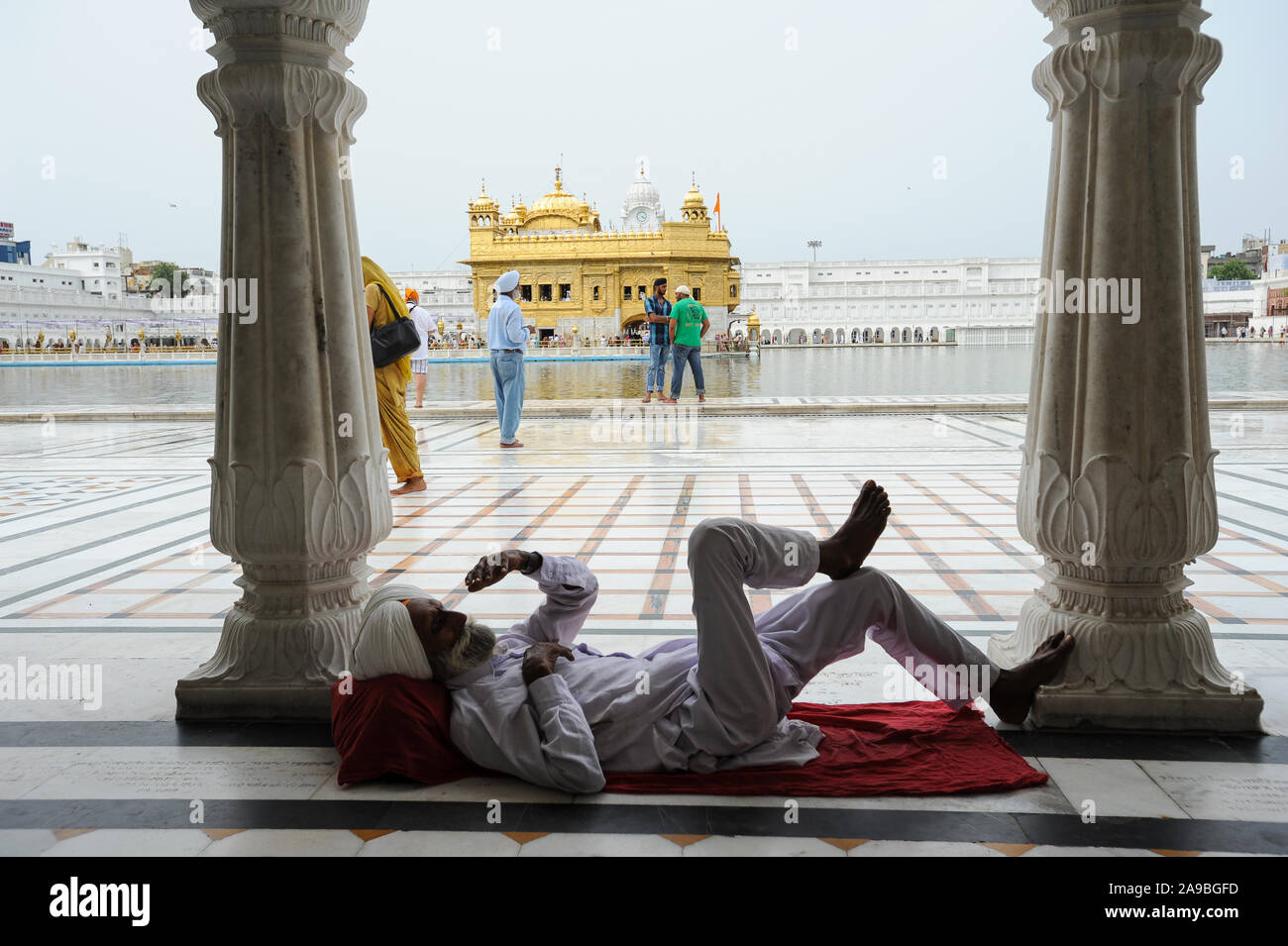 India sikh sikhism sacred shrine hi-res stock photography and images ...