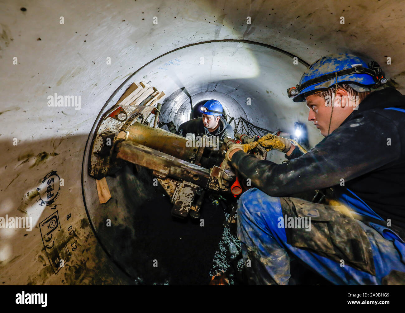 Connection costs hi-res stock photography and images - Alamy