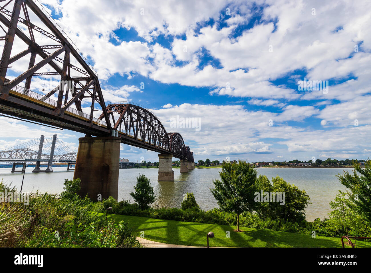 The Big Four Bridge that connects Kentucky and Indiana is an old ...