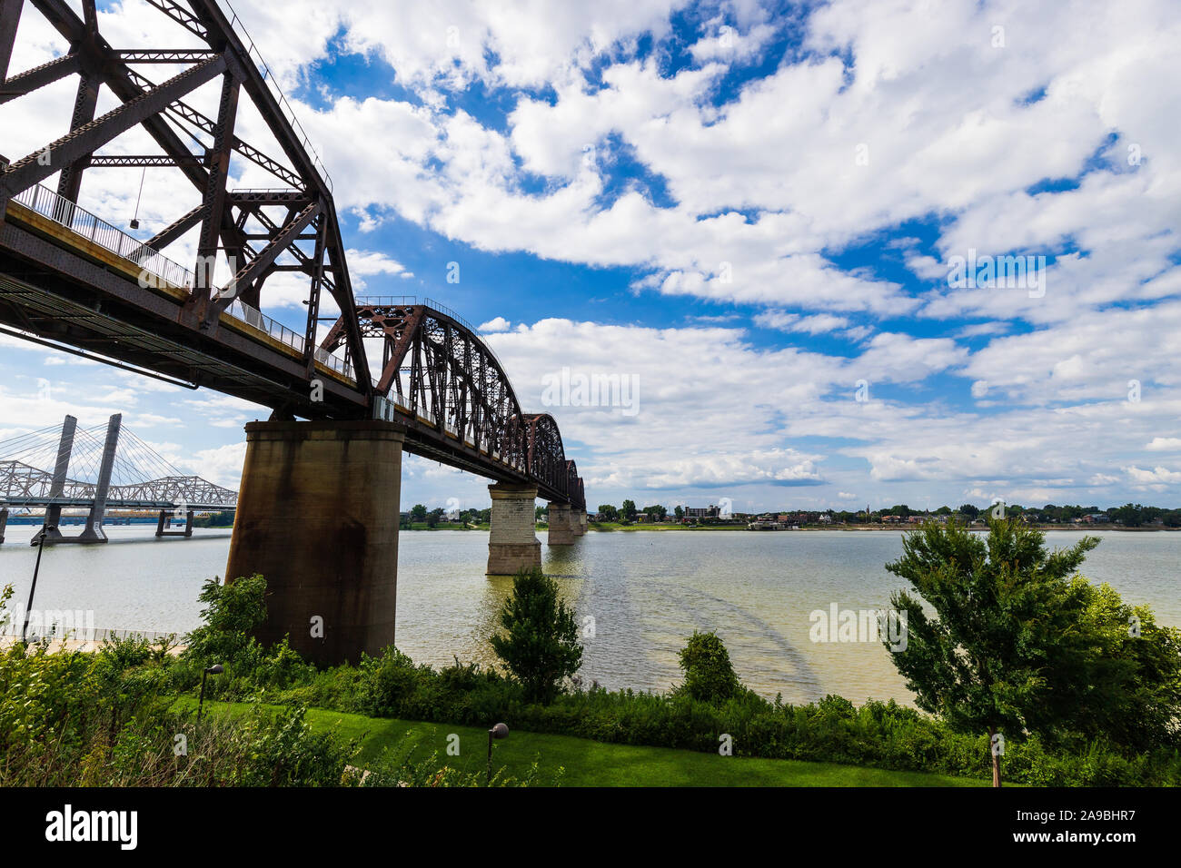 The Big Four Bridge that connects Kentucky and Indiana is an old ...