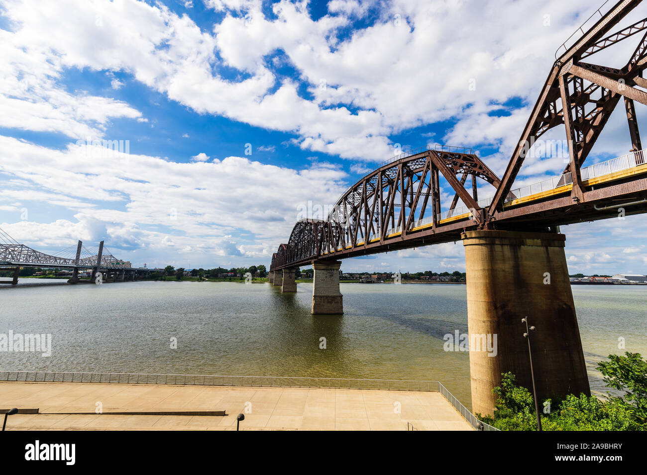 The Big Four Bridge that connects Kentucky and Indiana is an old ...