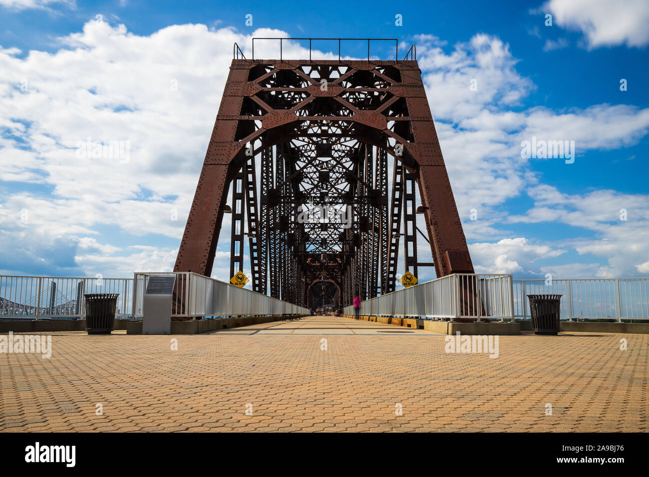 The Big Four Bridge that connects Kentucky and Indiana is an old ...